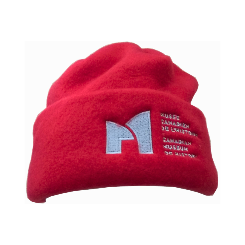 107617_POLAR TUQUE ROUGE MCH LOGO – Canadian Museum of History Boutique